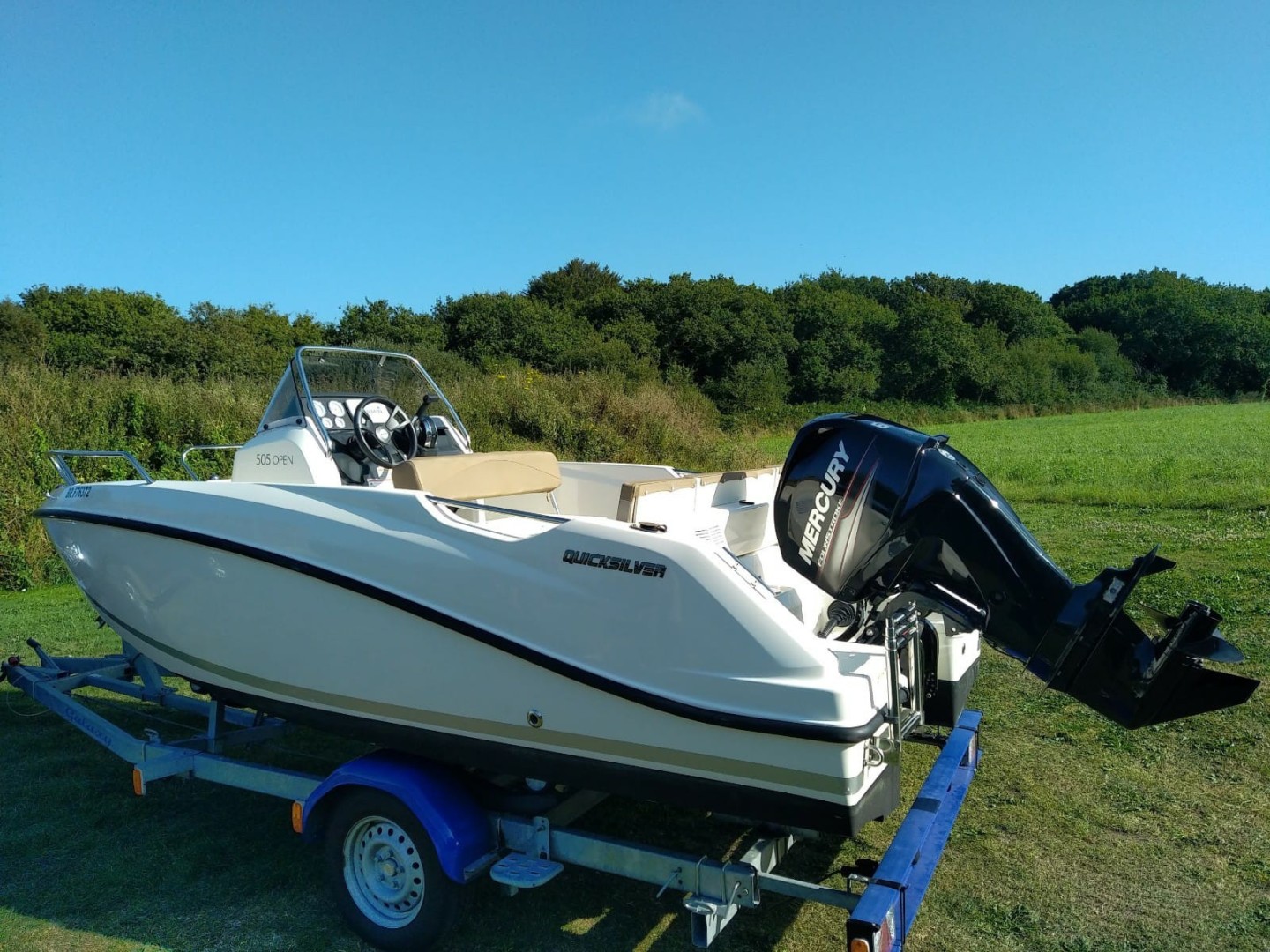 Rent a Motorboat Quicksilver 500 Commander in Carantec | SamBoat
