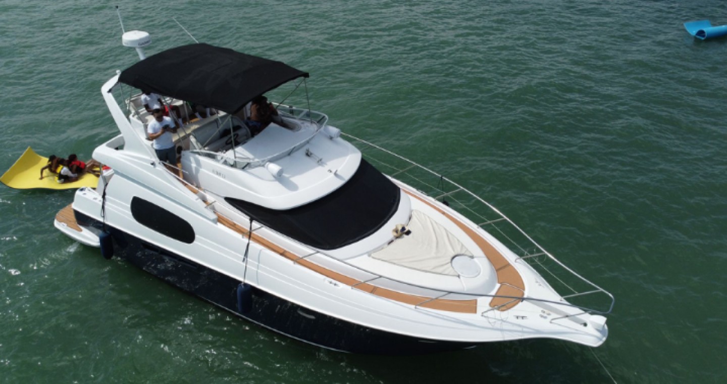 Rent a Motorboat Quicksilver Activ 470 Cabin in Miami | SamBoat