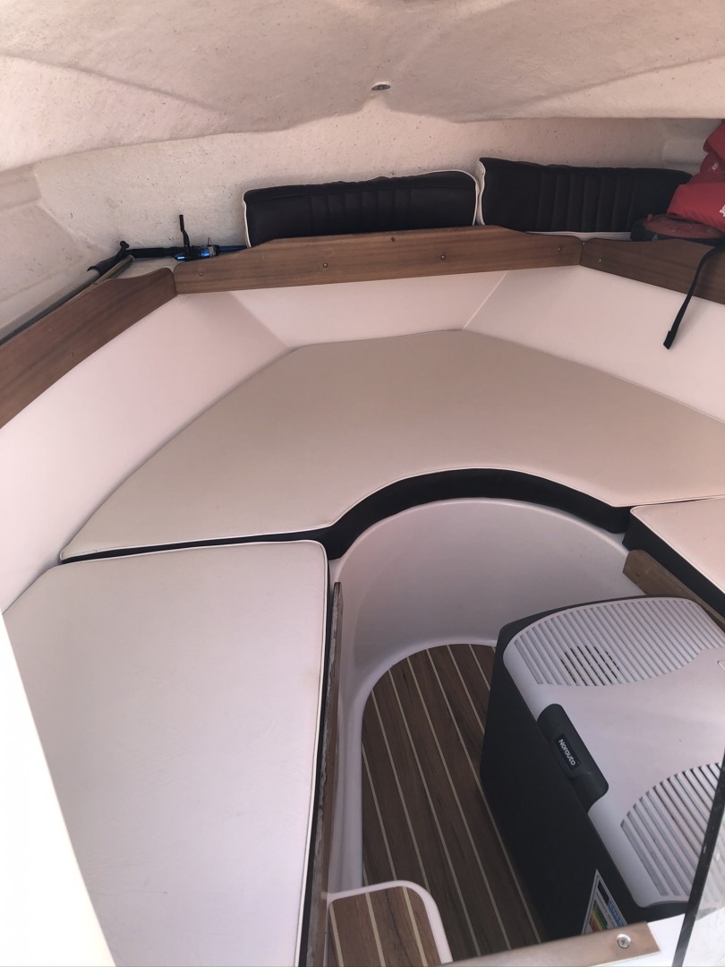 Rent a Motorboat Quicksilver Activ 540 Cabin in Brest - SamBoat