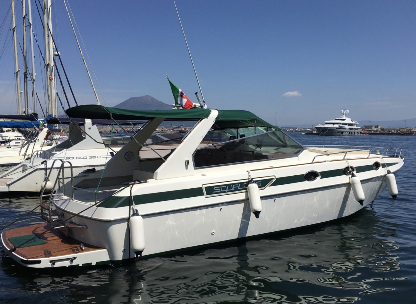 Rent a Motorboat SQUALO 2000 SQUALO 35 in Bacoli (Squalo 35) | SamBoat