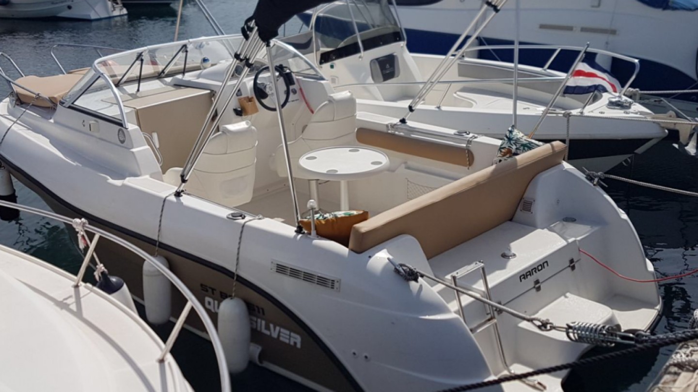 Rent a Motorboat Quicksilver 625 Cruiser in Fréjus (Aaron) | SamBoat
