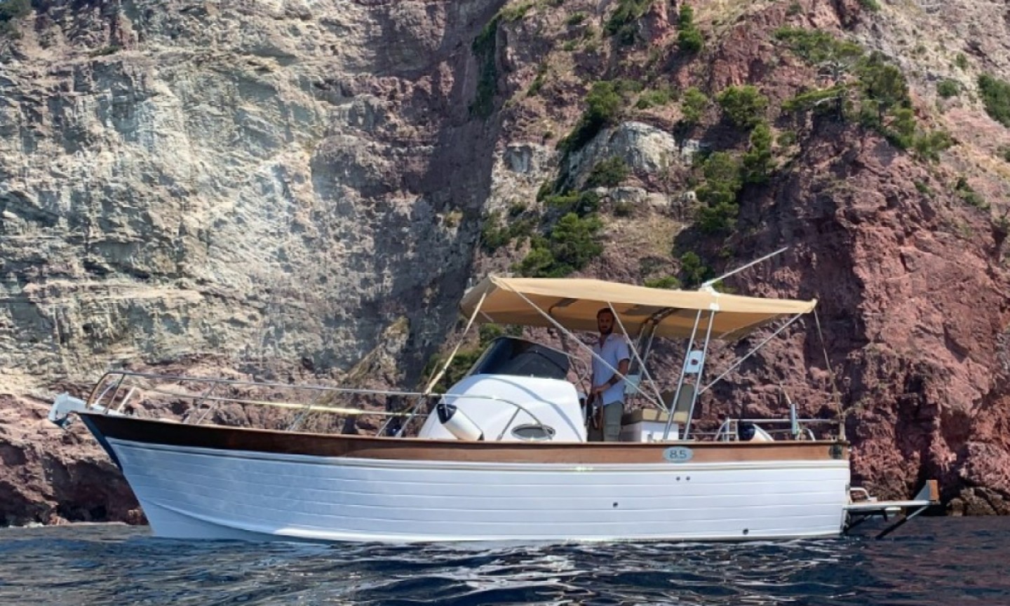 Rent a Motorboat Mimi Gozzo 850 in La Spezia (Mimi Gozzo 850) | SamBoat