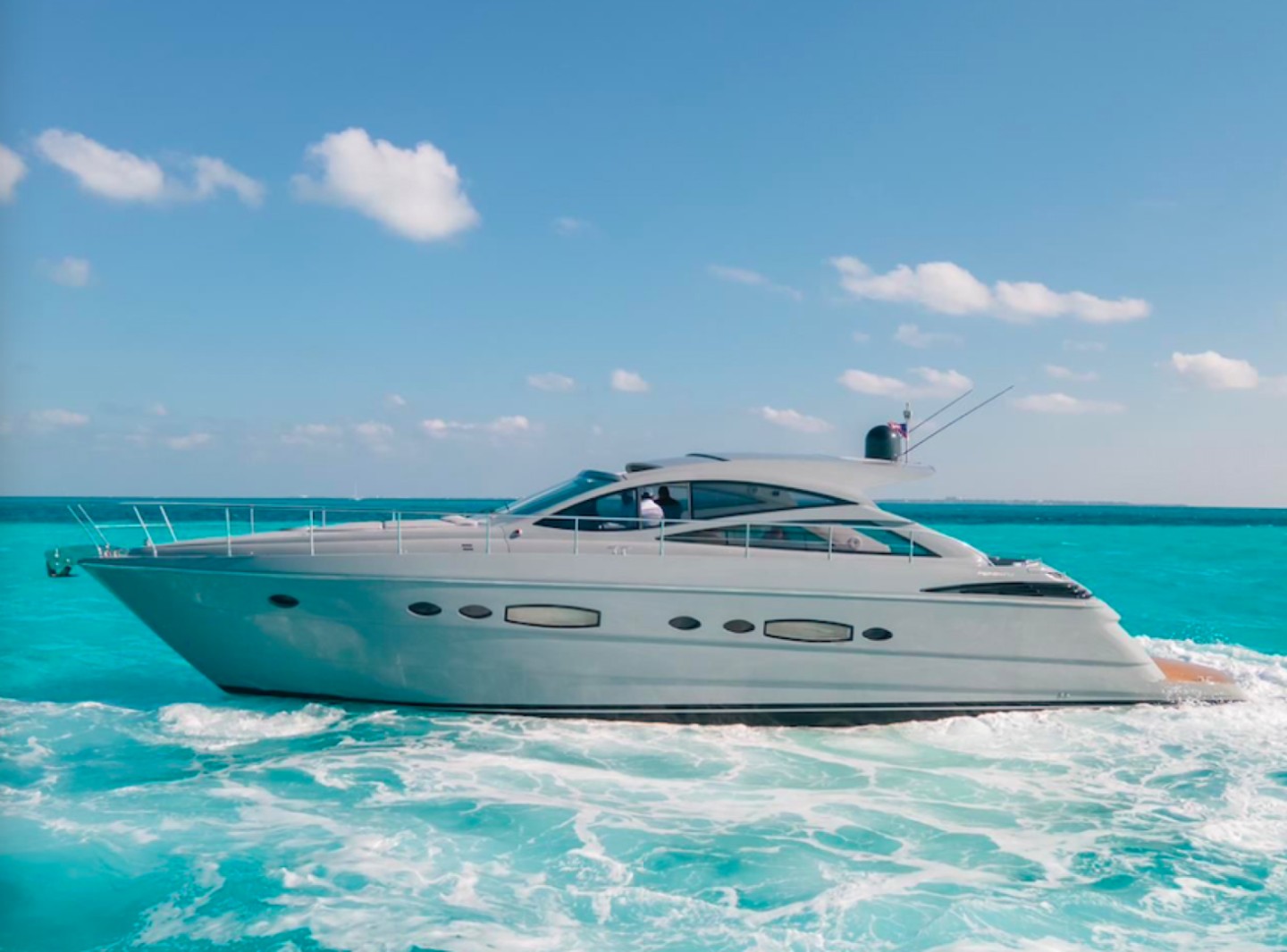 Rent a Luxury Yacht Pershing 60 in Cancún | SamBoat