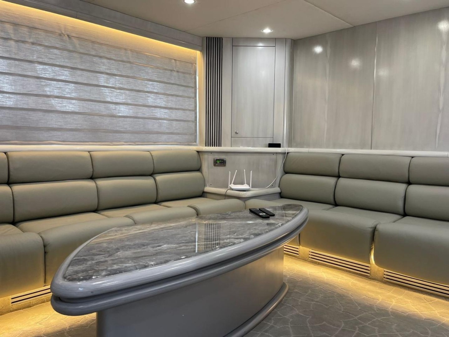 Rent a Luxury Yacht SUNSEEKER UD30 92 FEET in Dubai Marina (SUNSEEKER UD30) - SamBoat