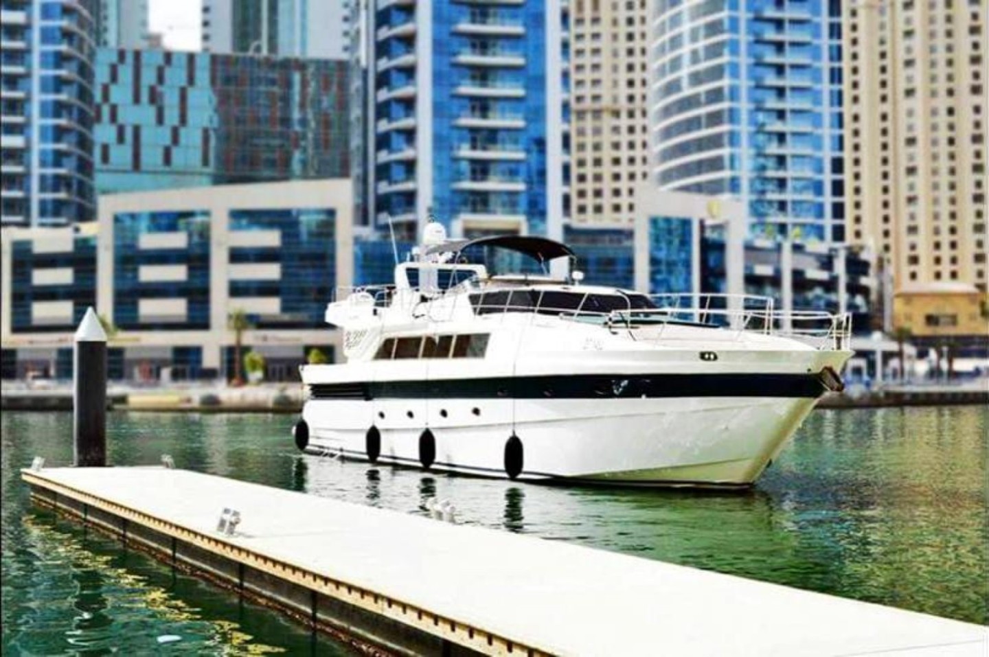Rent a Luxury Yacht Gulf Craft 88 FEET in Dubai Marina (GULF CRAFT ...