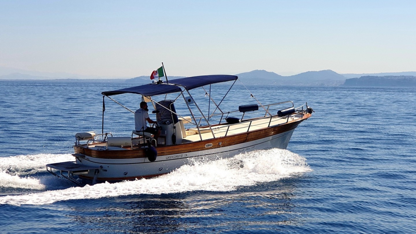 Rent a Motorboat Fratelli Aprea Sorrento 7,50 open cruise in Forio ...