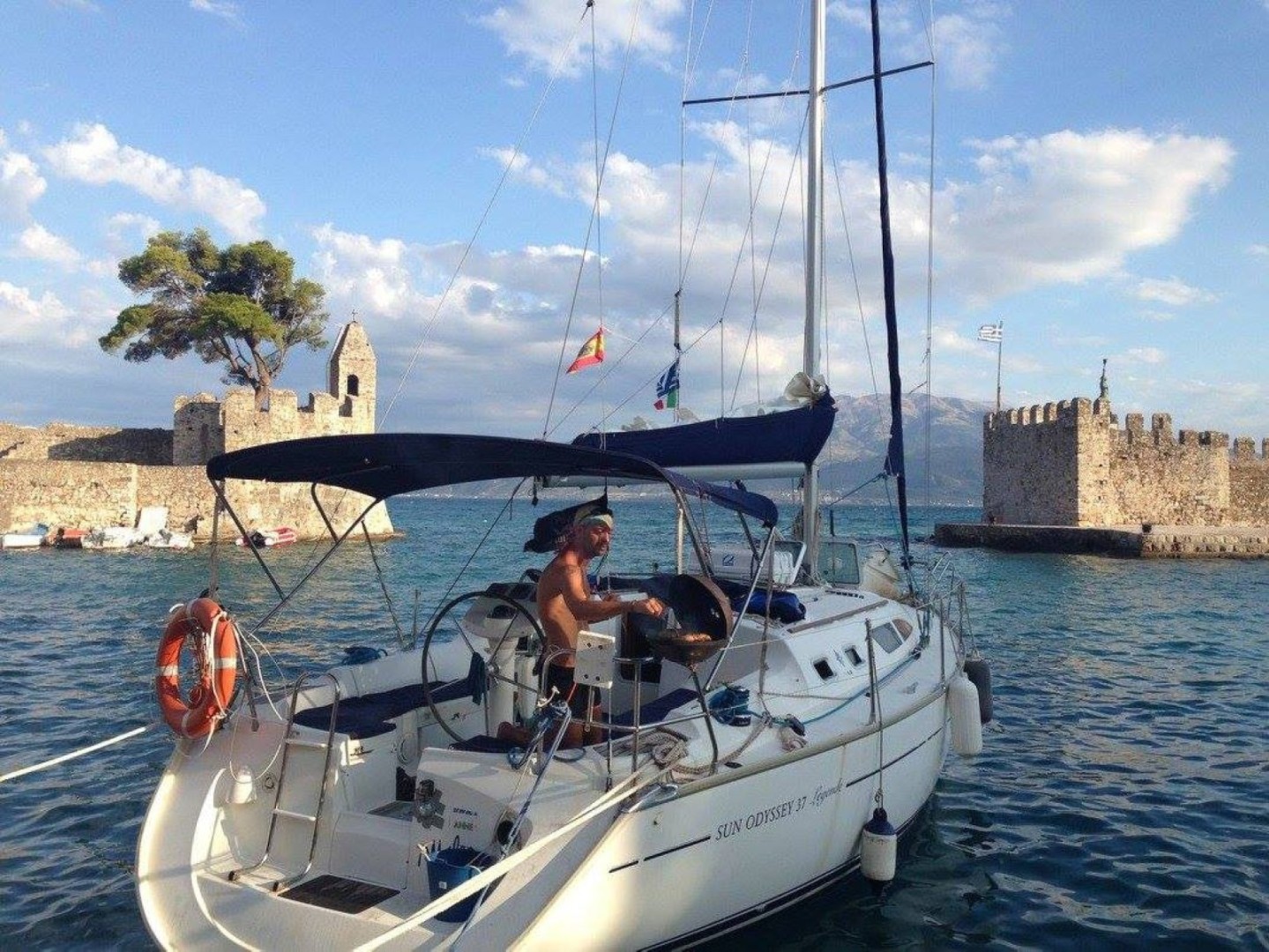 Rent a Sailboat Jeanneau Sun Odissey 37 Legend in Roda de Barà (MALENA TANGO) | SamBoat