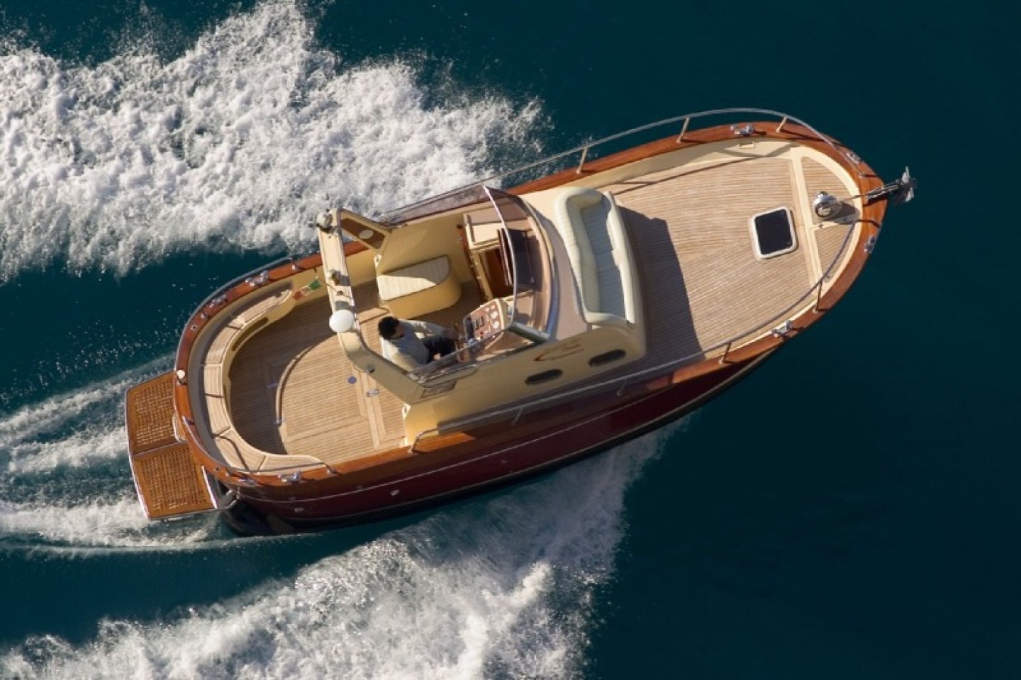 Rent a Motorboat Tecnonautica jeranto in Sorrento | SamBoat
