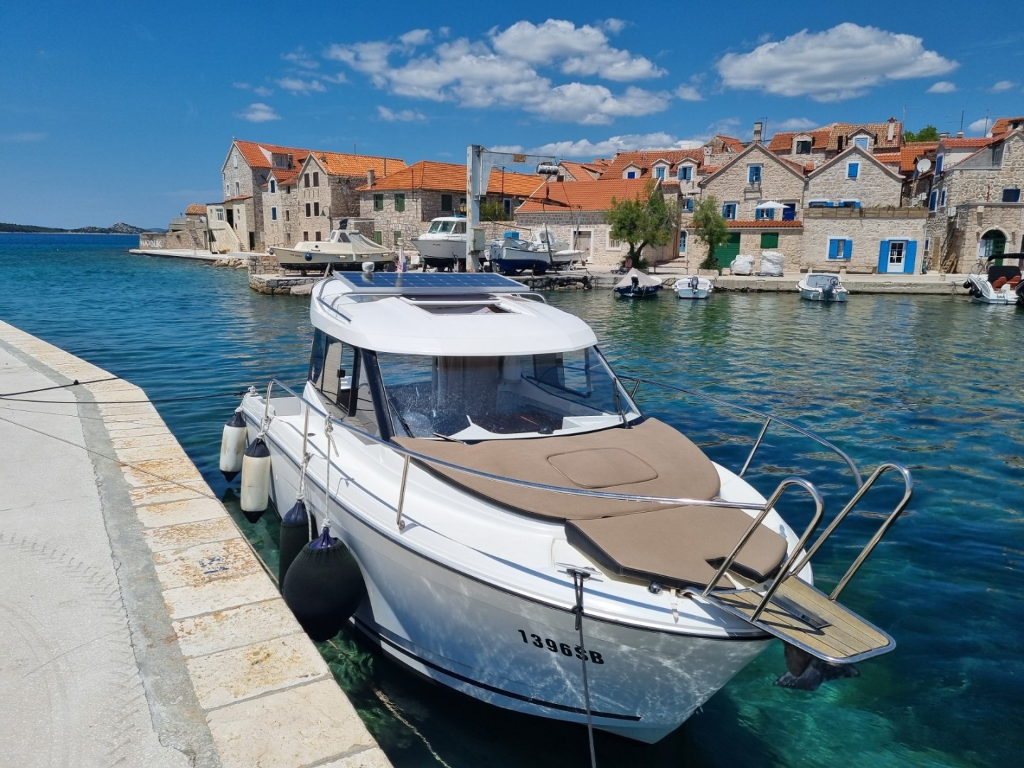 Rent a Motorboat Jeanneau Merry Fisher 695 in Sibenik (Merry fisher ...