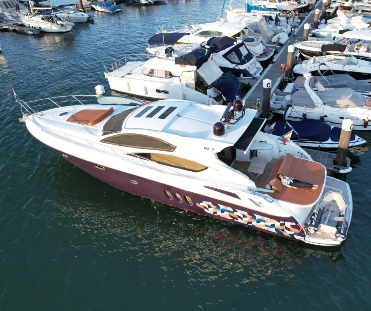 Rent a Luxury Yacht Sunseeker Predator 62 in Tróia | SamBoat