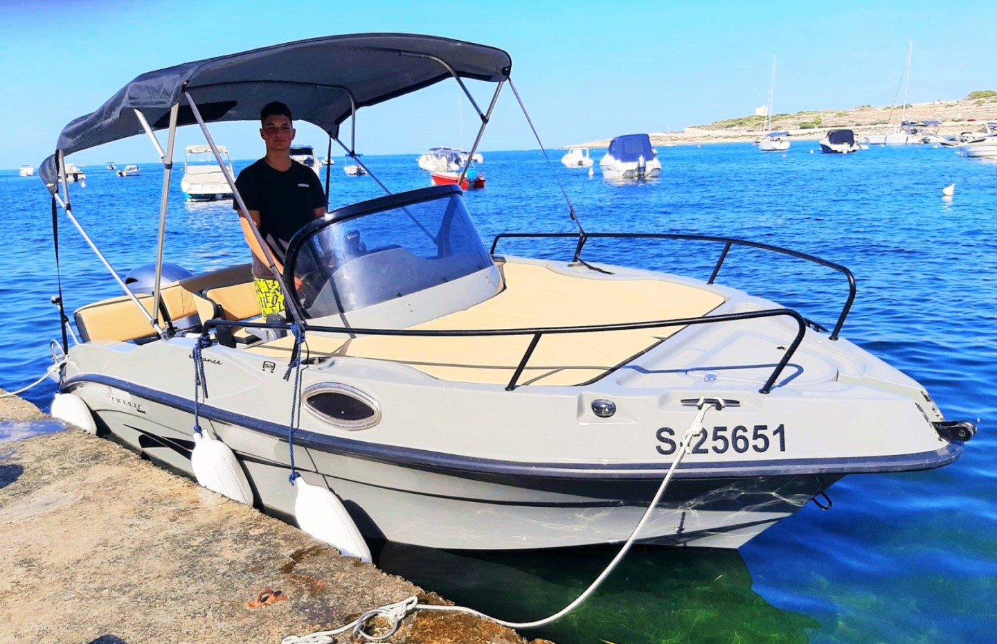 Rent a Motorboat Nireus Ω53 Elegance in Qawra - SamBoat