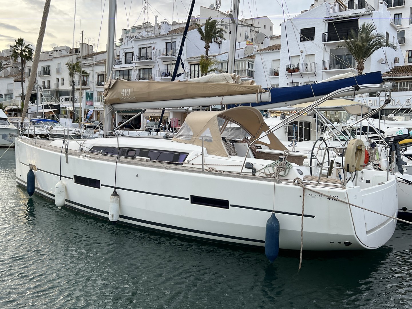 Rent a Sailboat Dufour 410 Grand Large in Puerto Banús (Váruna) | SamBoat