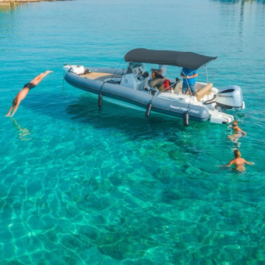 Rent a RIB Marlin Boat 790 Pro Dynamic in Hvar | SamBoat