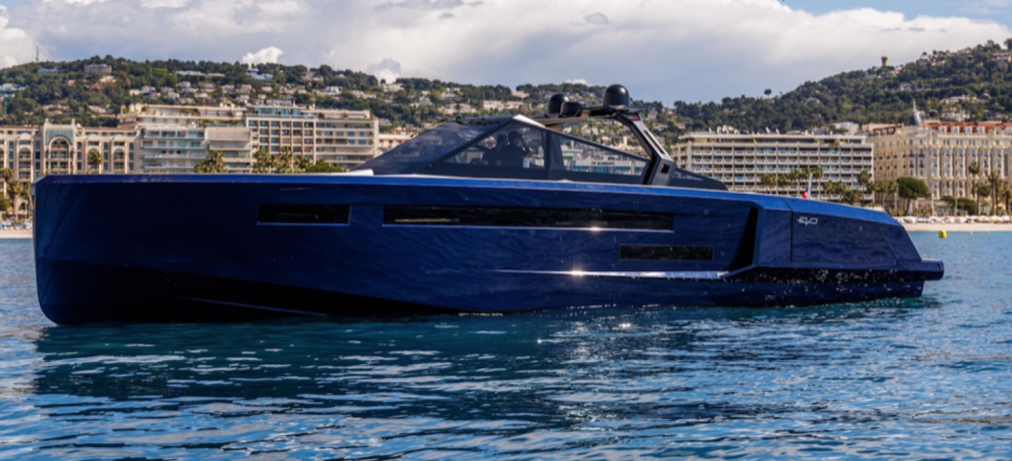 Rent a Motorboat EVO Yachts Evo R6 in Cannes (Evo R6) | SamBoat