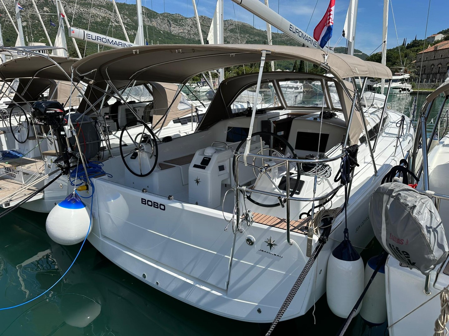 Rent a Sailboat Jeanneau Sun Odyssey 410 in Komolac (Bobo) | SamBoat