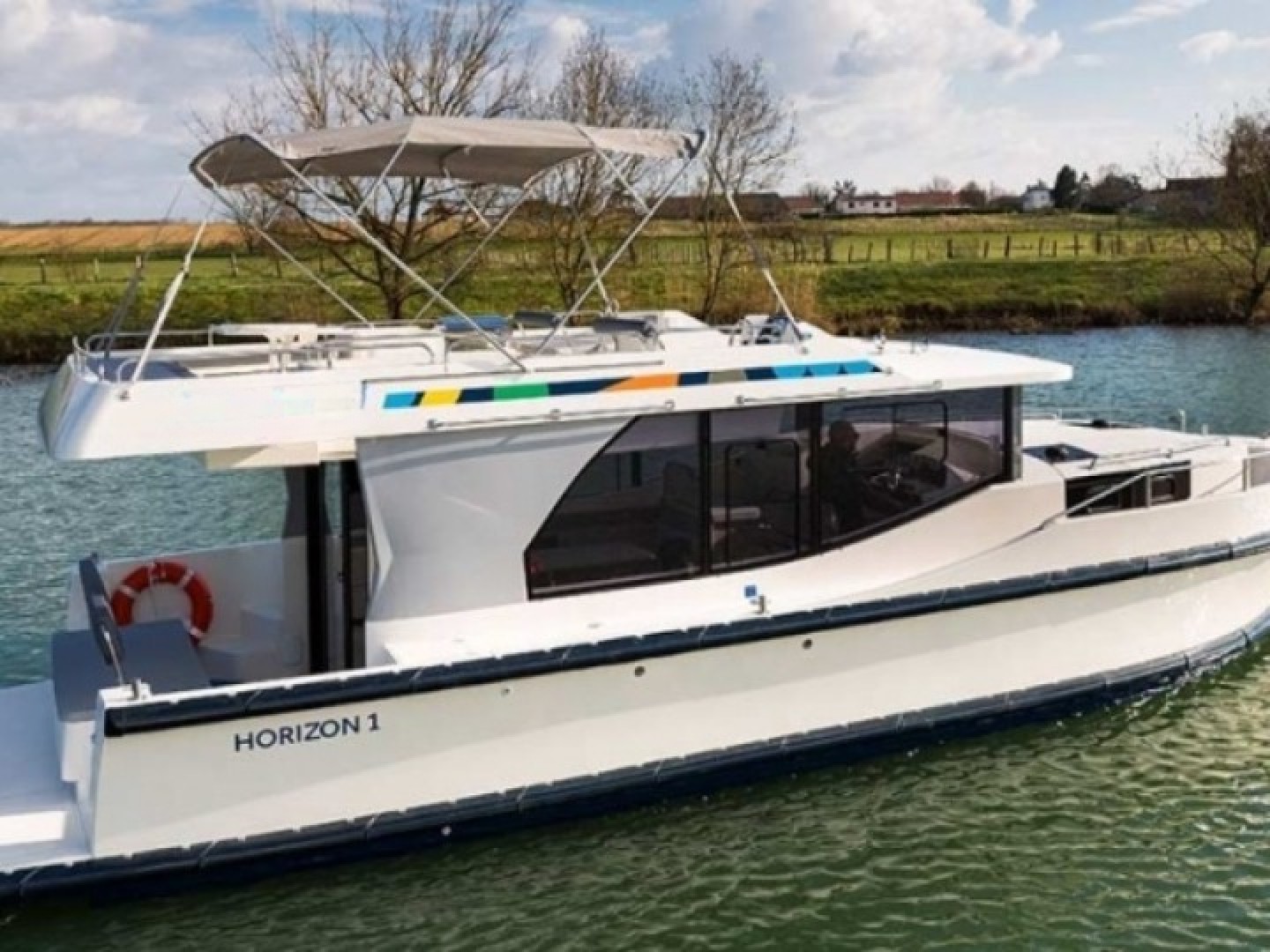 Rent a Houseboat Premier Horizon 1 in Chertsey | SamBoat