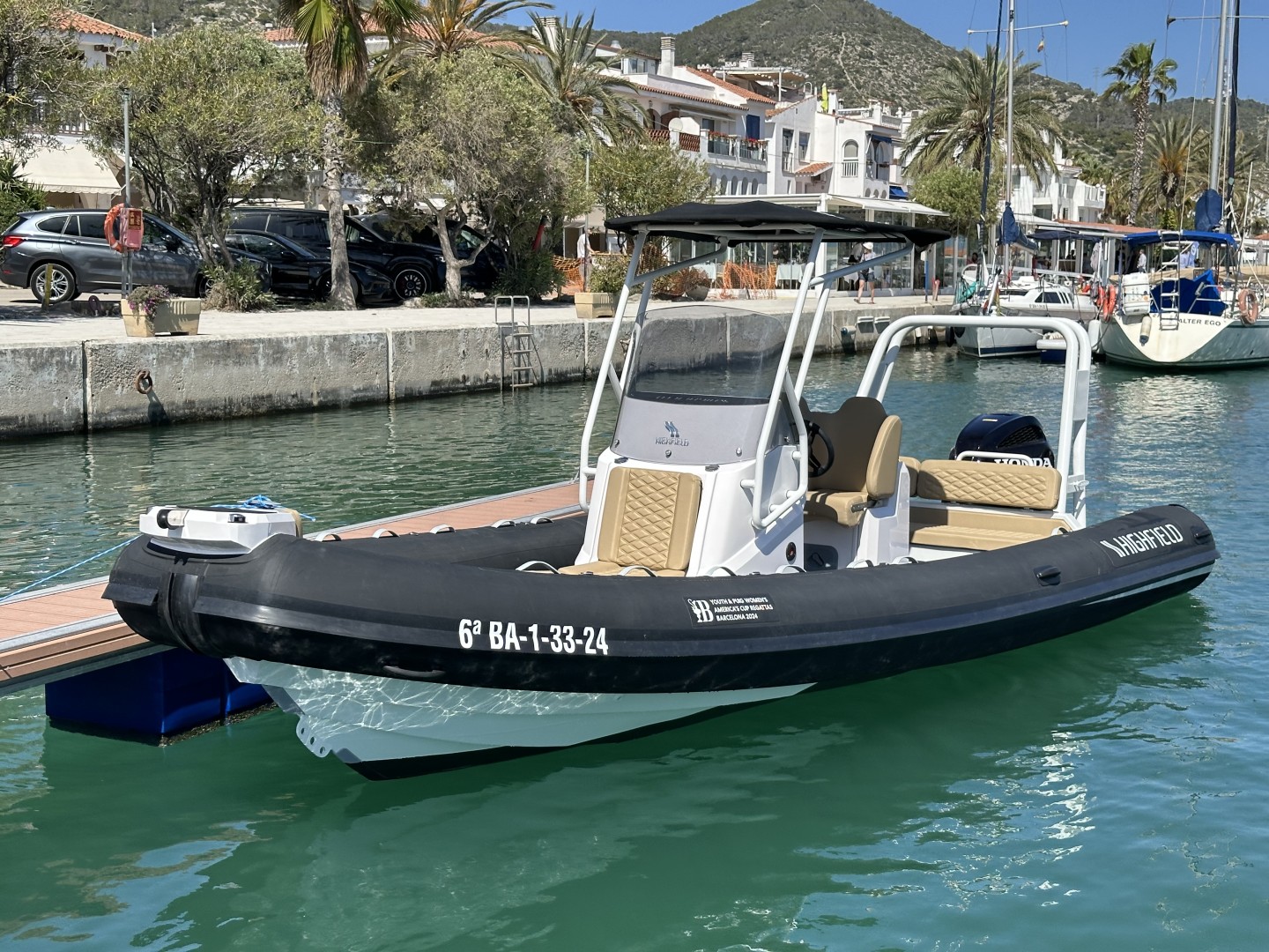 Rent a RIB Highfield Sport 700 in Sitges | SamBoat