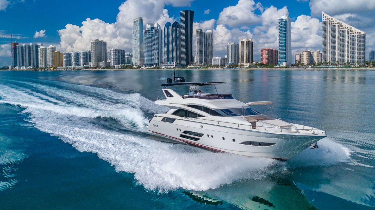 Rent a Luxury Yacht Dominator S.r.l GOLDEN 3 in Miami (GOLDEN 3) | SamBoat