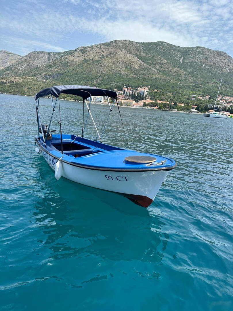 Rent a Motorboat Elan Pasara 490 in Cavtat (Elan Pasara 490) | SamBoat