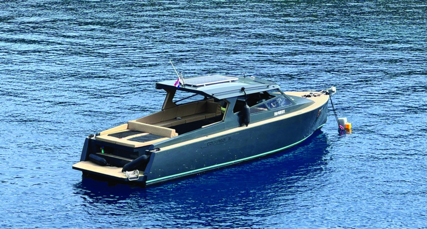 Rent a Motorboat Colnago 35 in Split | SamBoat