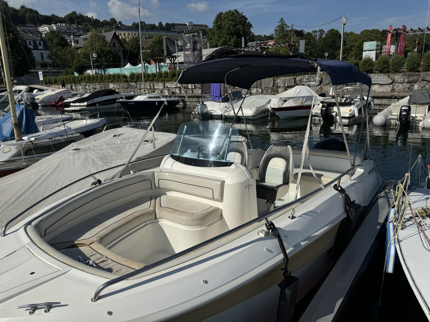 Rent a Motorboat Rio 550 SOL in Évian-les-Bains (Slice of Life) | SamBoat