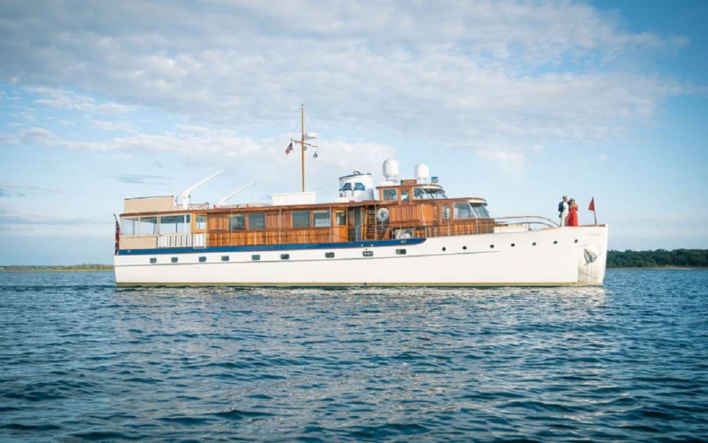 Rent a Luxury Yacht Trumpy TIMELESS in Newport (TIMELESS) | SamBoat