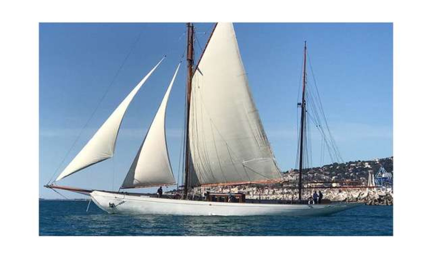 Rent a Sailboat Camper & Nicholsons BLACK SWAN in Var (BLACK SWAN ...