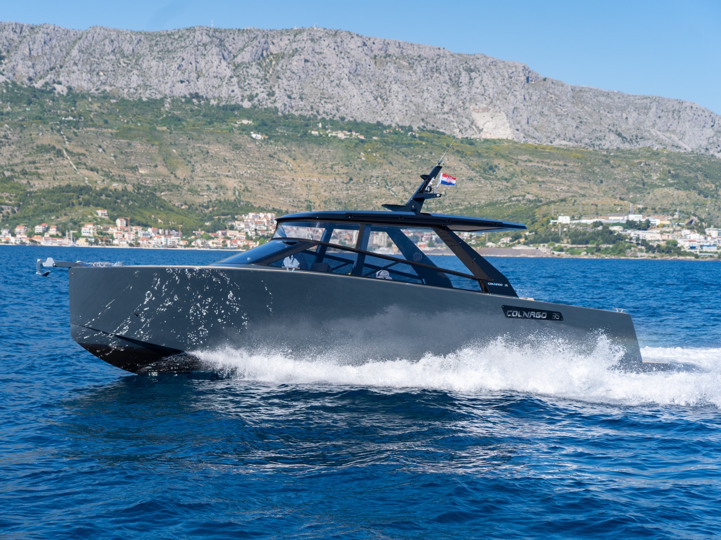 Rent a Motorboat Colnago 35 in Split (Josip) | SamBoat