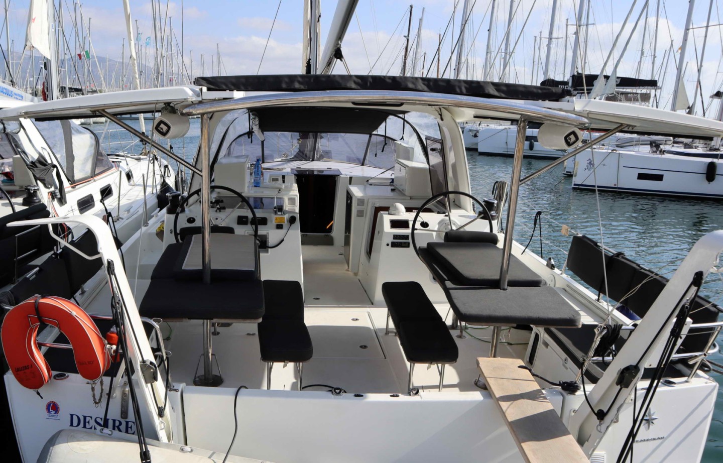 Rent a Sailboat Jeanneau Sun Loft 47 in Paros (wyspa) (Desire) | SamBoat