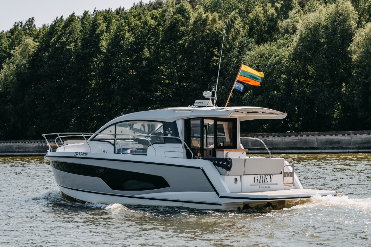 Rent a Motorboat Sealine C335 Grey in Klaipėda (Grey) | SamBoat