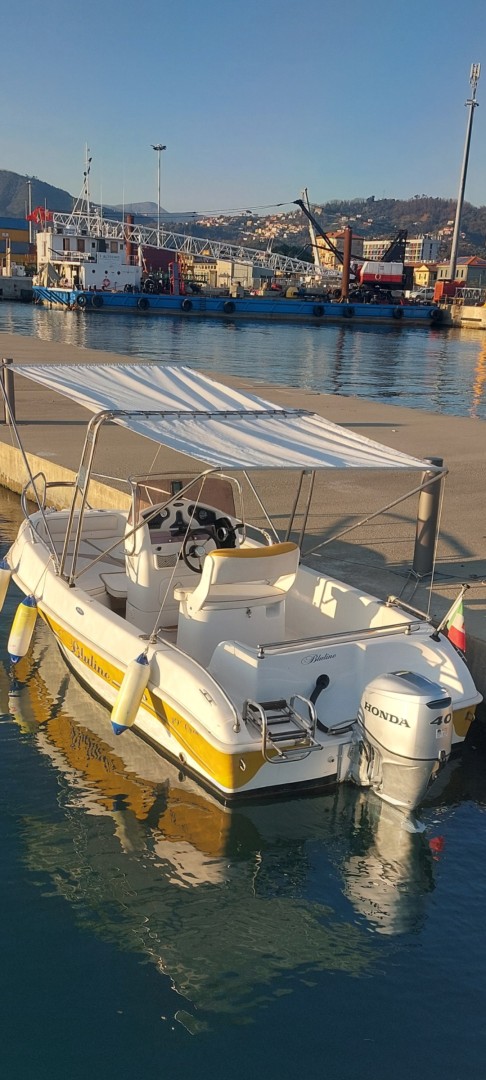 Rent a Motorboat Bluline 19 Ft Open Plus in La Spezia (Bluline s 590 ...