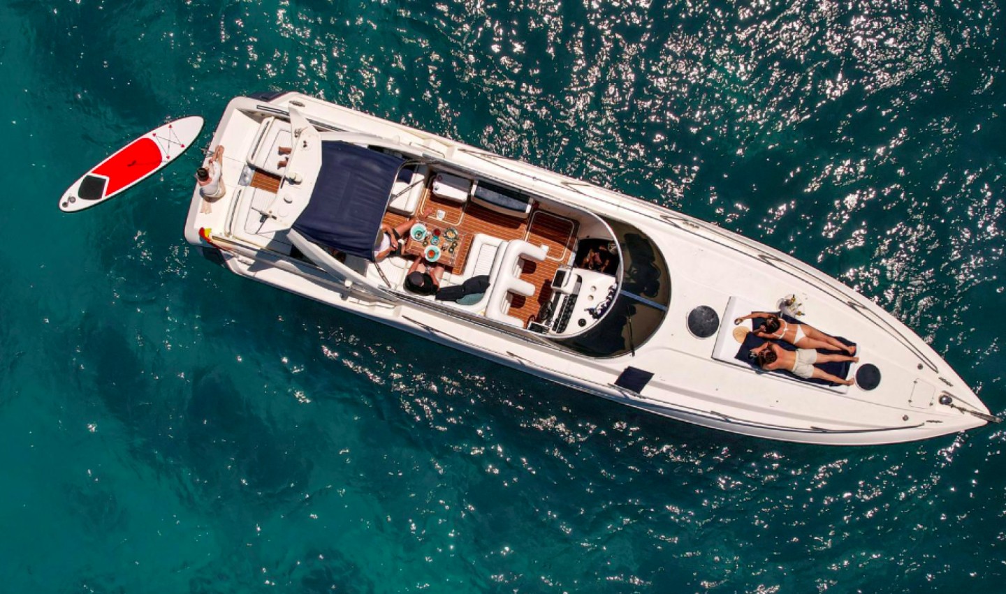 Rent a Motorboat Sunseeker apache 45 in Hiszpania | SamBoat