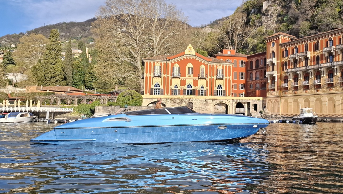 Rent a Motorboat Mostes Offshore31 in Como (City) (Offshore31 ) | SamBoat