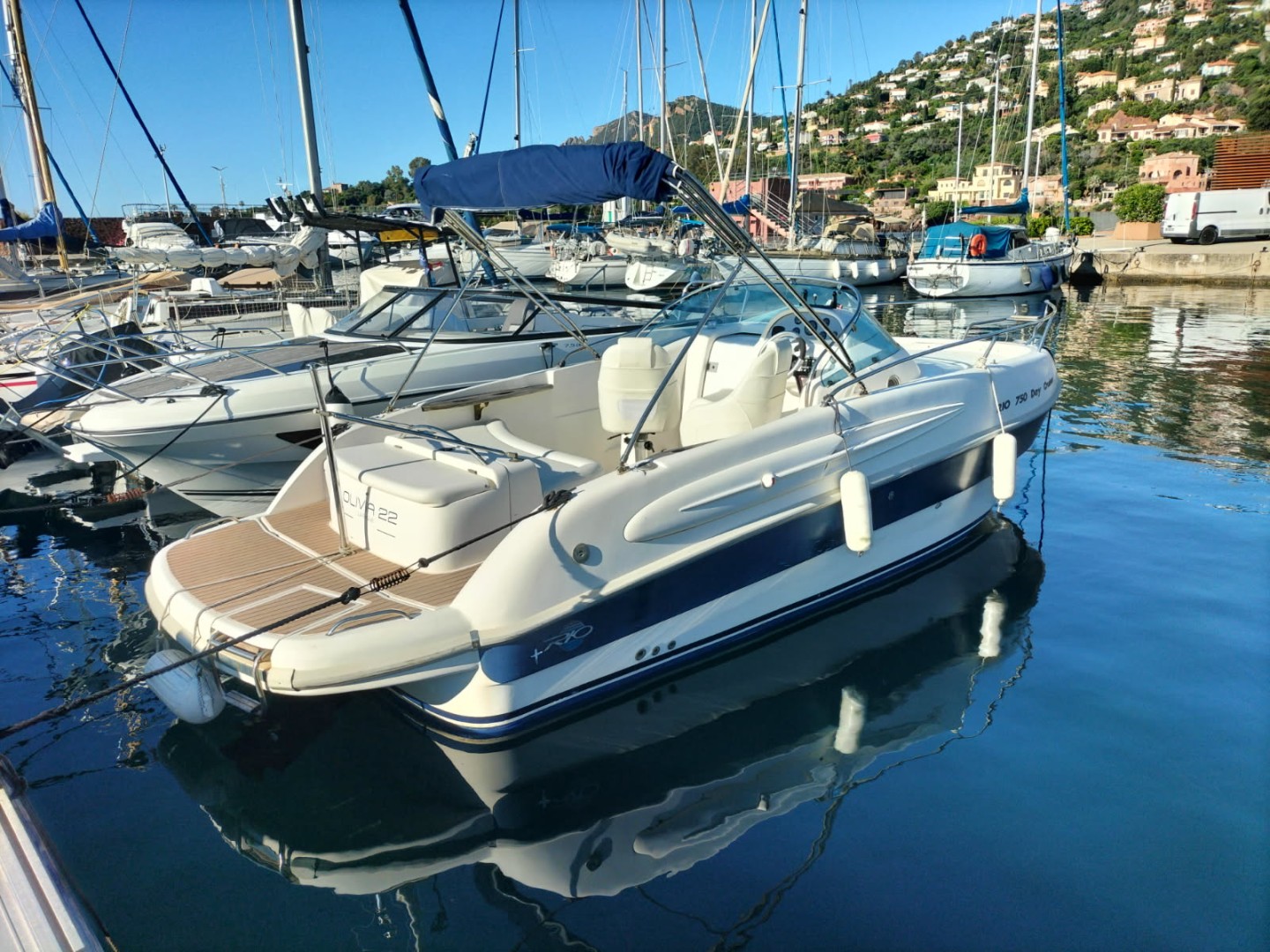 Rent a Motorboat Rio 750 Cabin Cruiser in Cannes (Olivia22 ) | SamBoat