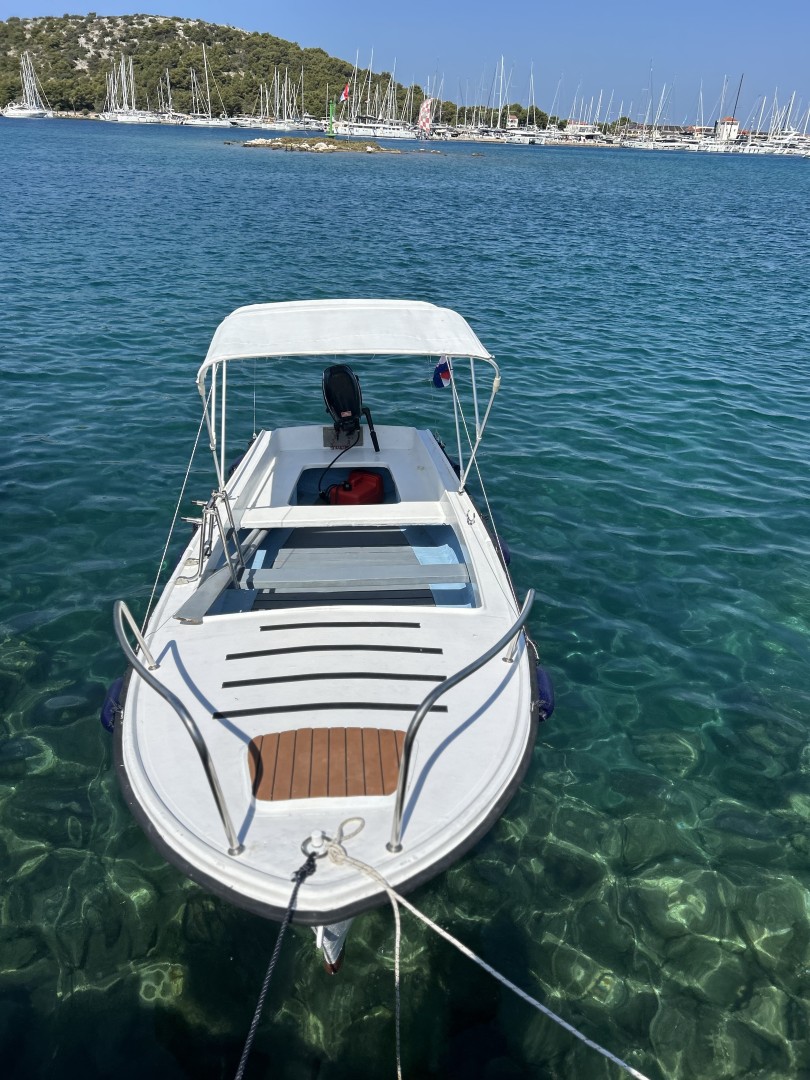Rent a Motorboat Pasara 4.6 in Rogoznica (Pasara 4.6) | SamBoat
