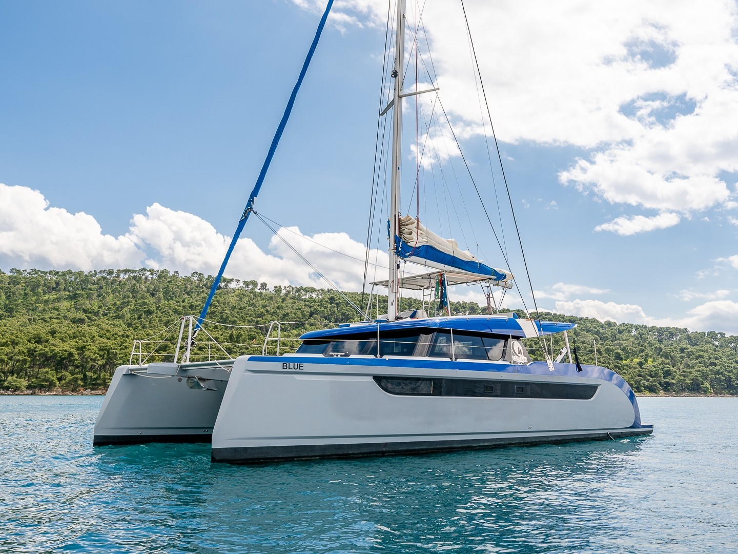 Rent a Catamaran Luna 49 in Split (Blue) | SamBoat