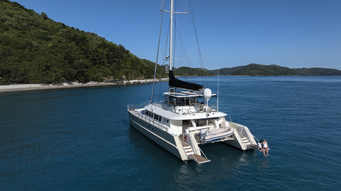 Rent a Catamaran suncost Custom Expedition Yacht in Airlie Beach ...