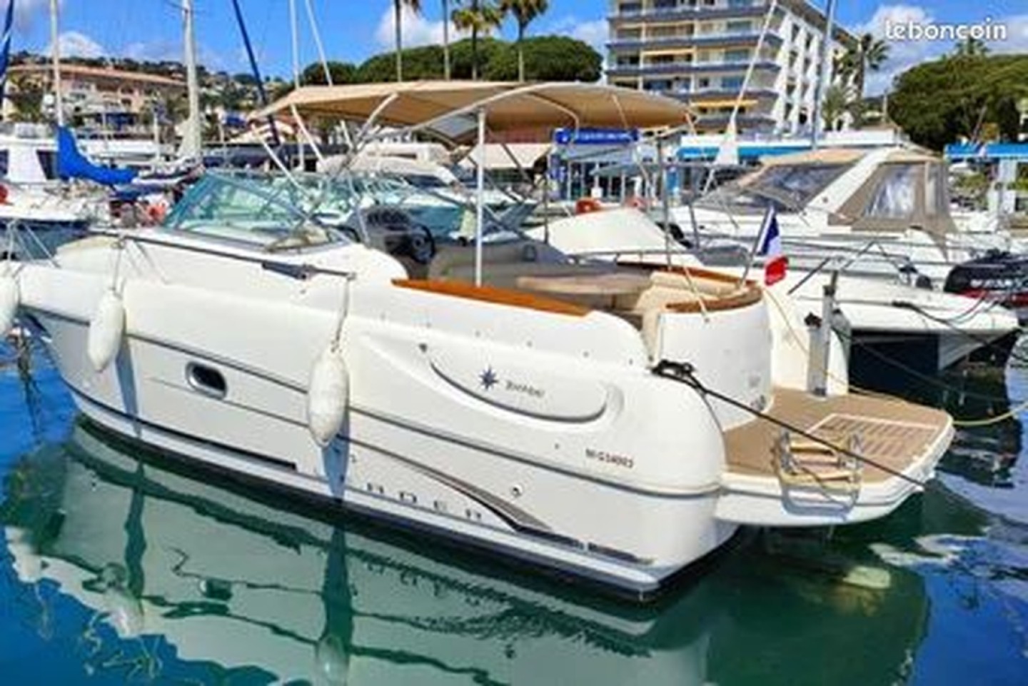 Rent a Motorboat Jeanneau Leader 805 in Cabriès | SamBoat