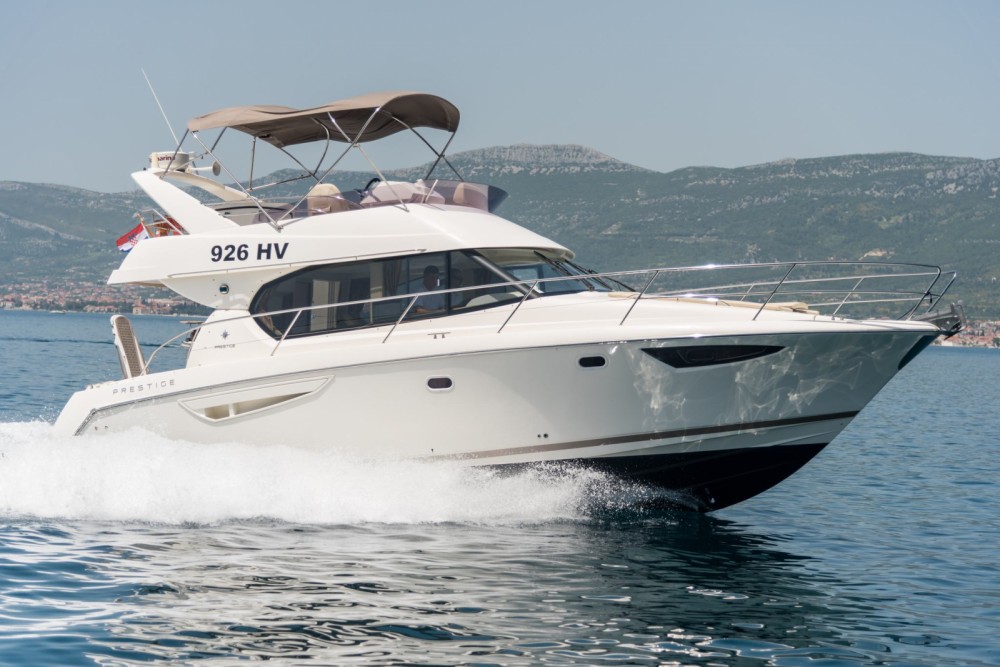 Rent a Motorboat Jeanneau Prestige 400 Fly in Split - SamBoat