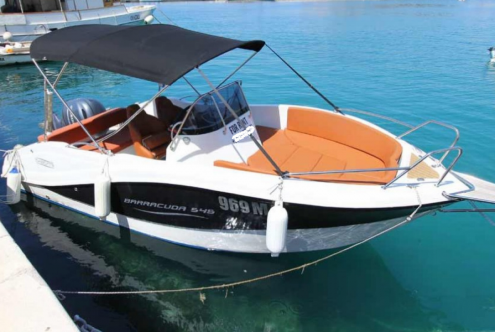 Rent a Motorboat Barracuda 545 open in Makarska - SamBoat