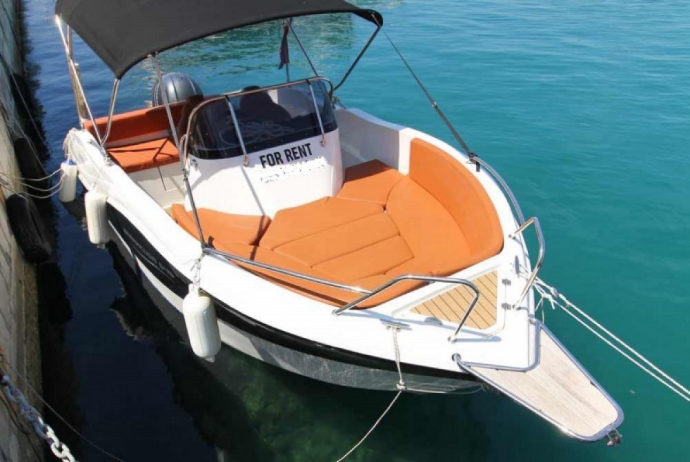 Rent a Motorboat Barracuda 545 open in Makarska - SamBoat