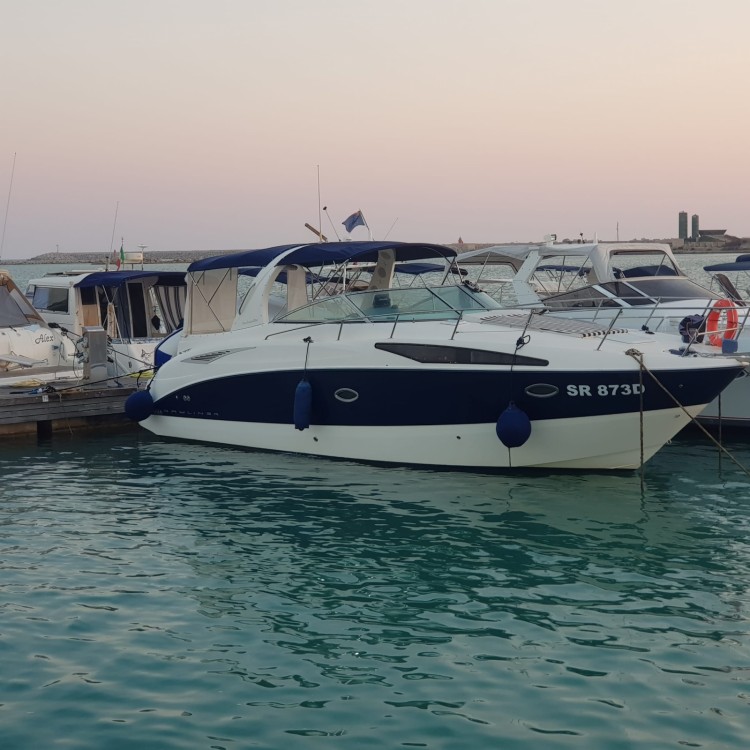 Rent a Motorboat Bayliner 340 in Marina di Ragusa (Bayliner 340) - SamBoat