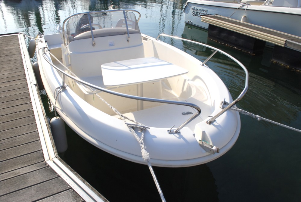 Rent a Motorboat Jeanneau Cap Camarat 515 in Saint-Malo - SamBoat