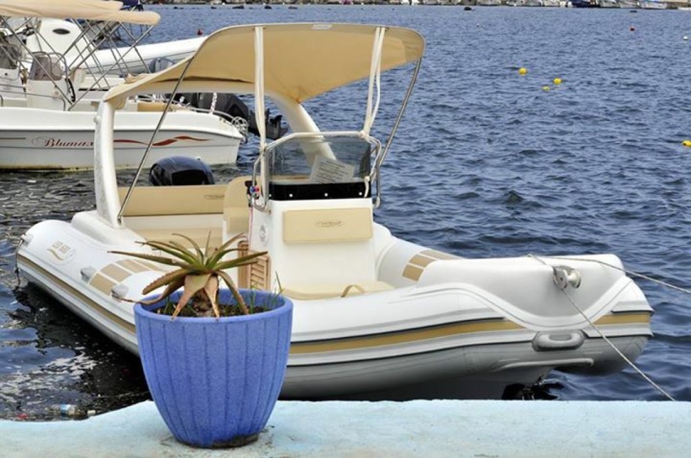 Rent a RIB Nautica Led 27 in Porto di Pantelleria (Led 27) - SamBoat