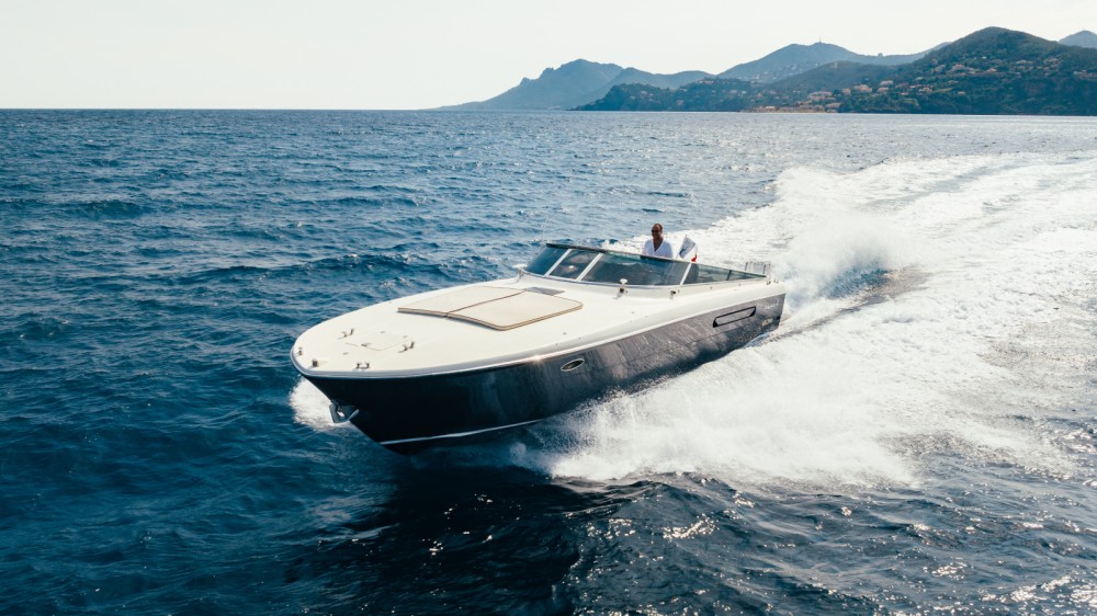 Rent a Motorboat Itama 40 in Cannes (Itama 40) - SamBoat