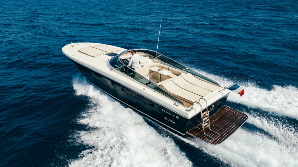 Rent a Motorboat Itama 40 in Cannes (Itama 40) - SamBoat