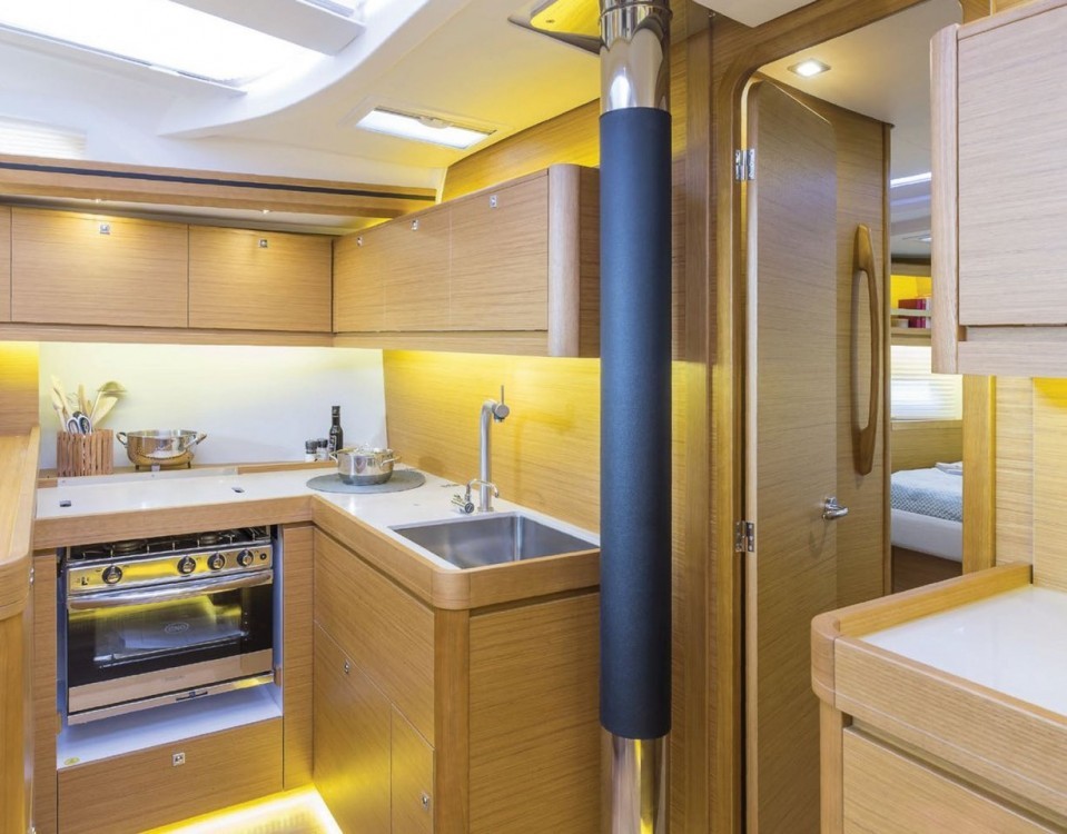 Dufour 520 Grand Large - Specs, layout & video | SamBoat