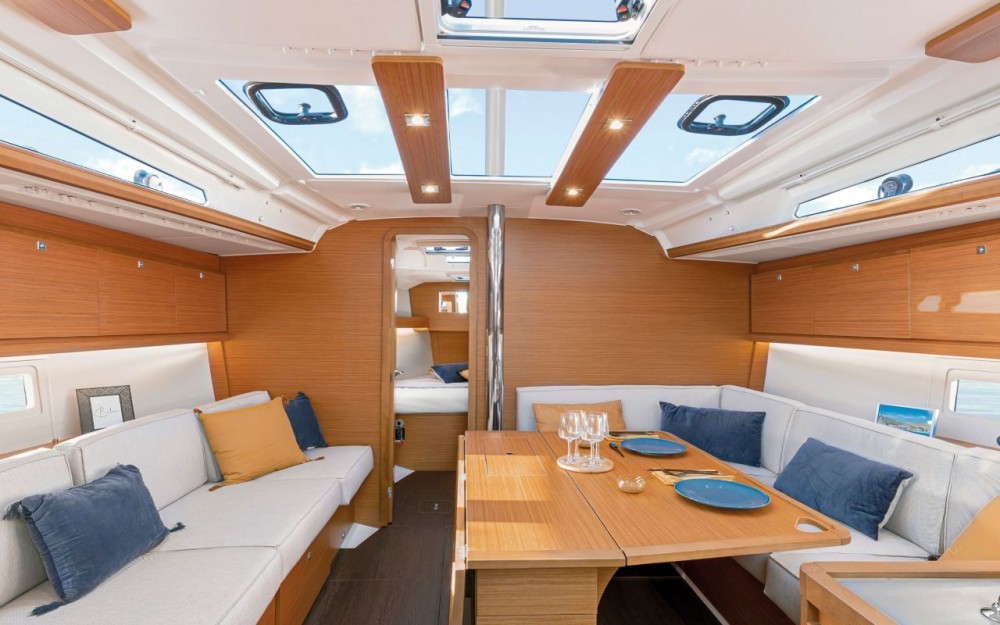Dufour 390 Grand Large - Specs, layout & video | SamBoat