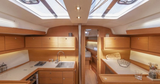 Dufour 430 - Specs, layout & video | SamBoat
