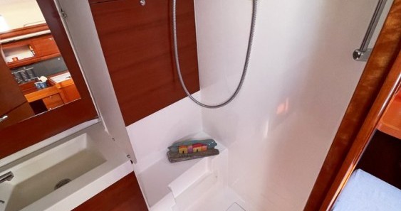 Dufour 405 Grand Large - Specs, layout & video | SamBoat